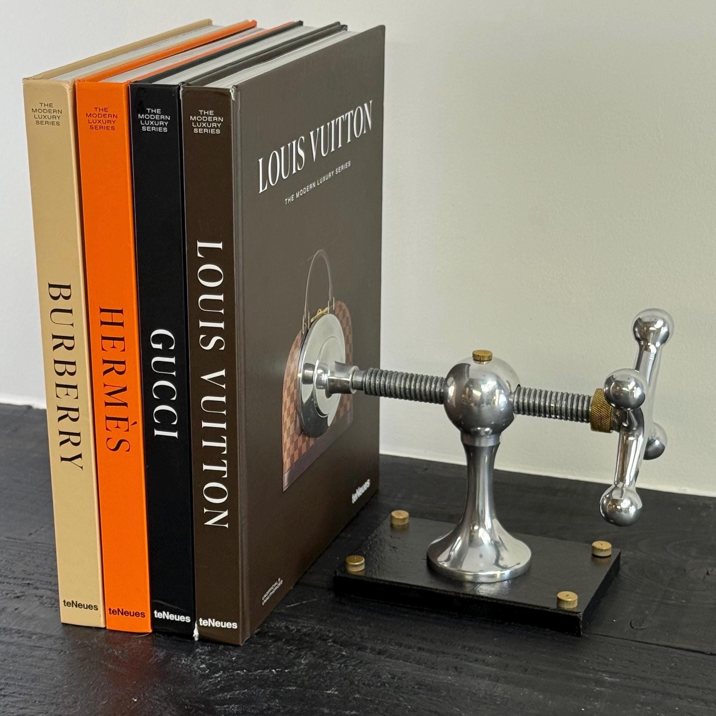 Windlass Bookend Retro Book DVD Organizer – Vintage-Electrical